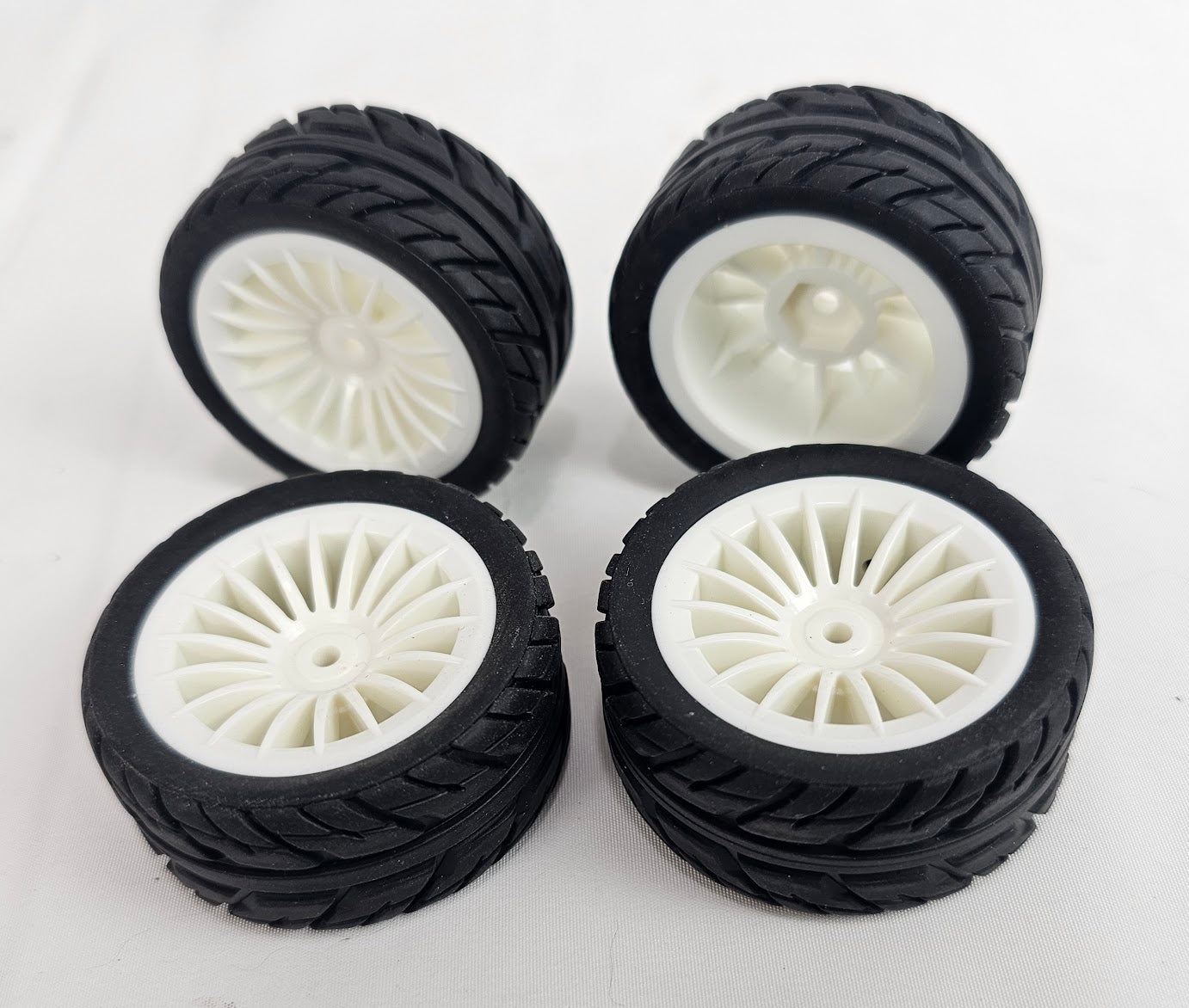 UDI White Spoked Rubber Street Tire (4) – Eds RC